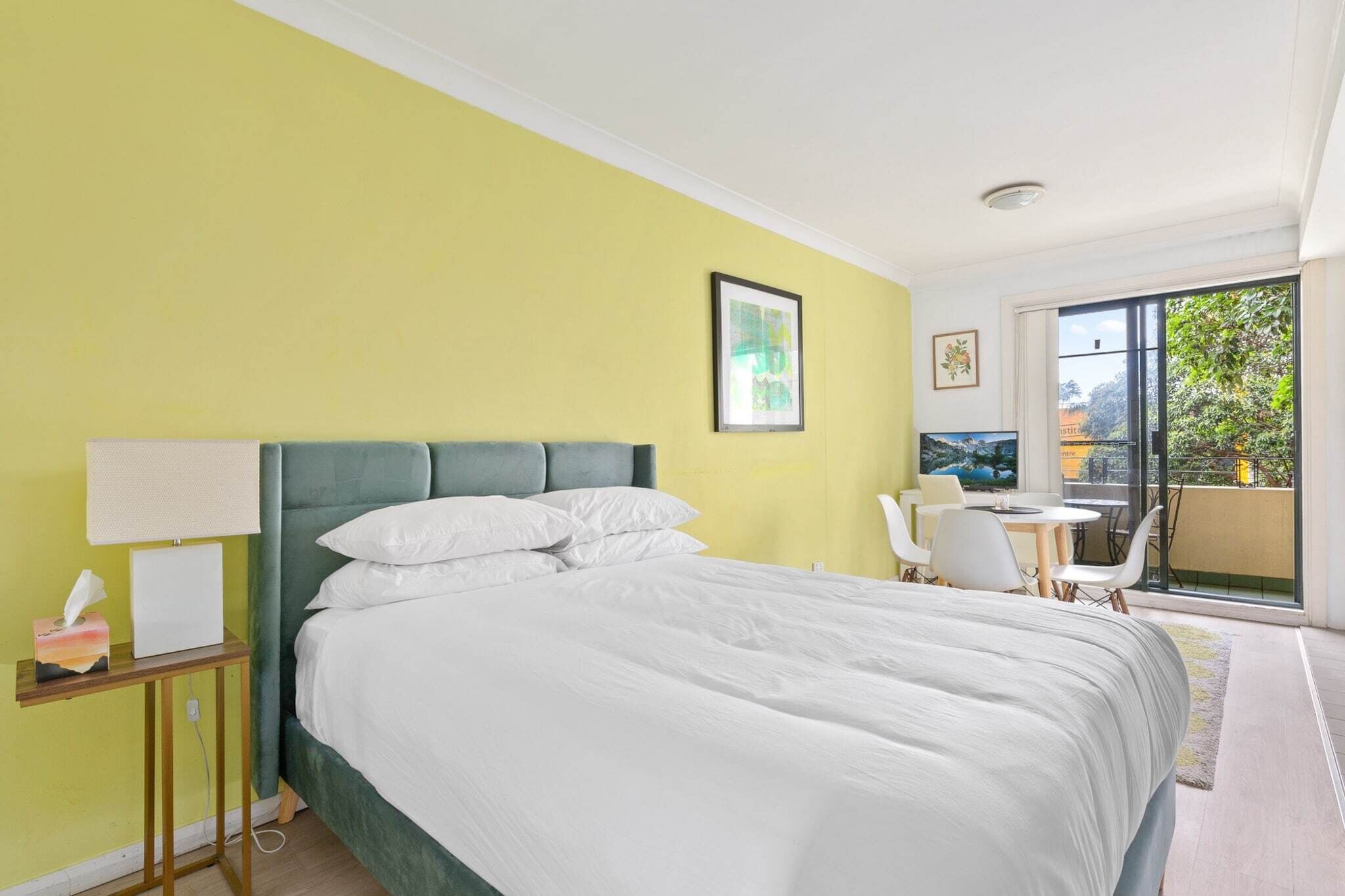 Serene Studio With Balcony In Prime Location - Manly