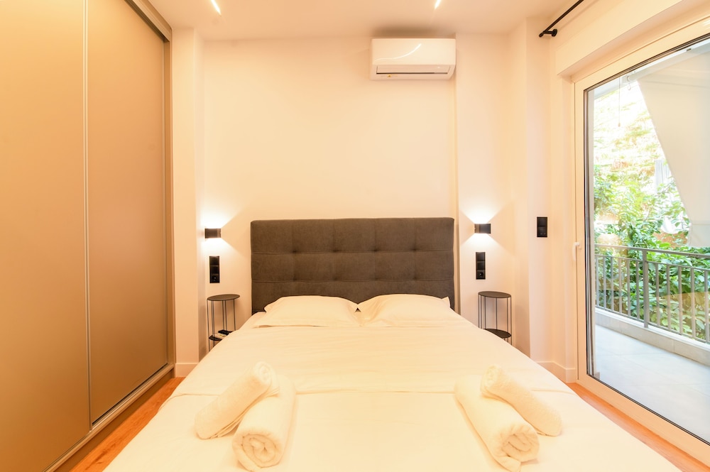 Nice 2-bedroom apartment with AC in charming Paleo Faliro Reviews ...