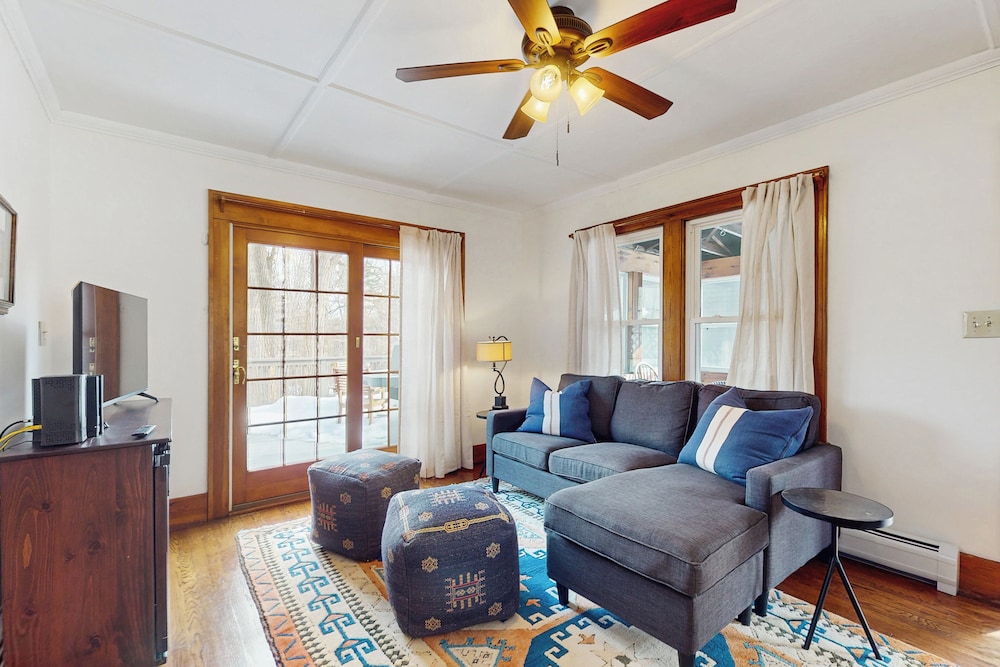 Cottage W/ Deck & Fire Pit: Close To The Lake - Bolton Landing, NY