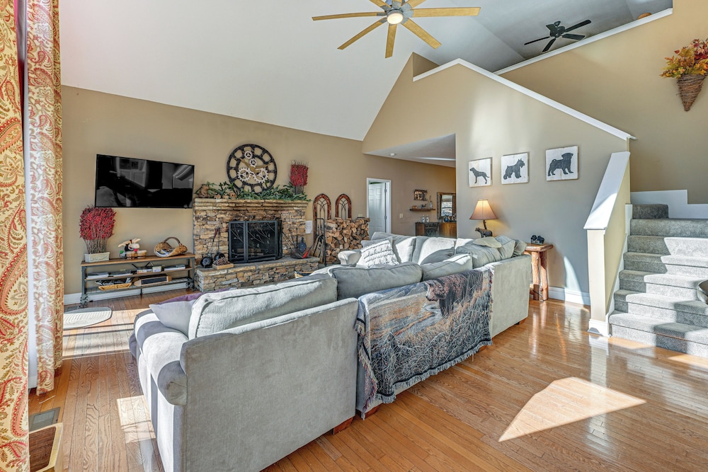 Home W/ Fire Pit & River Access In Sapphire Valley - Sapphire, NC