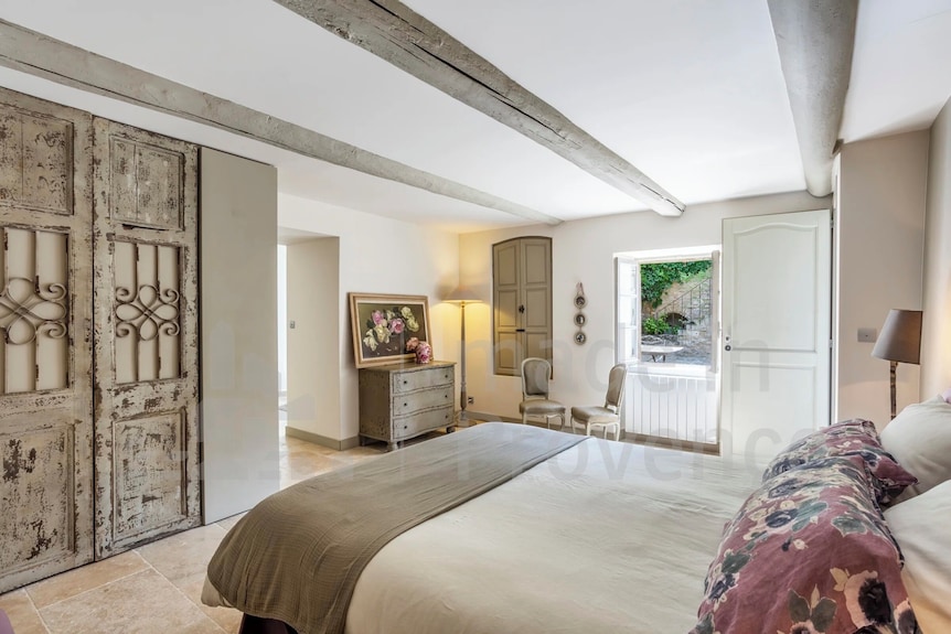 Mas Provençal Avec Piscine Et Annexe à Lacoste\n5 Chambres - 5 Salles De Bains - Gordes