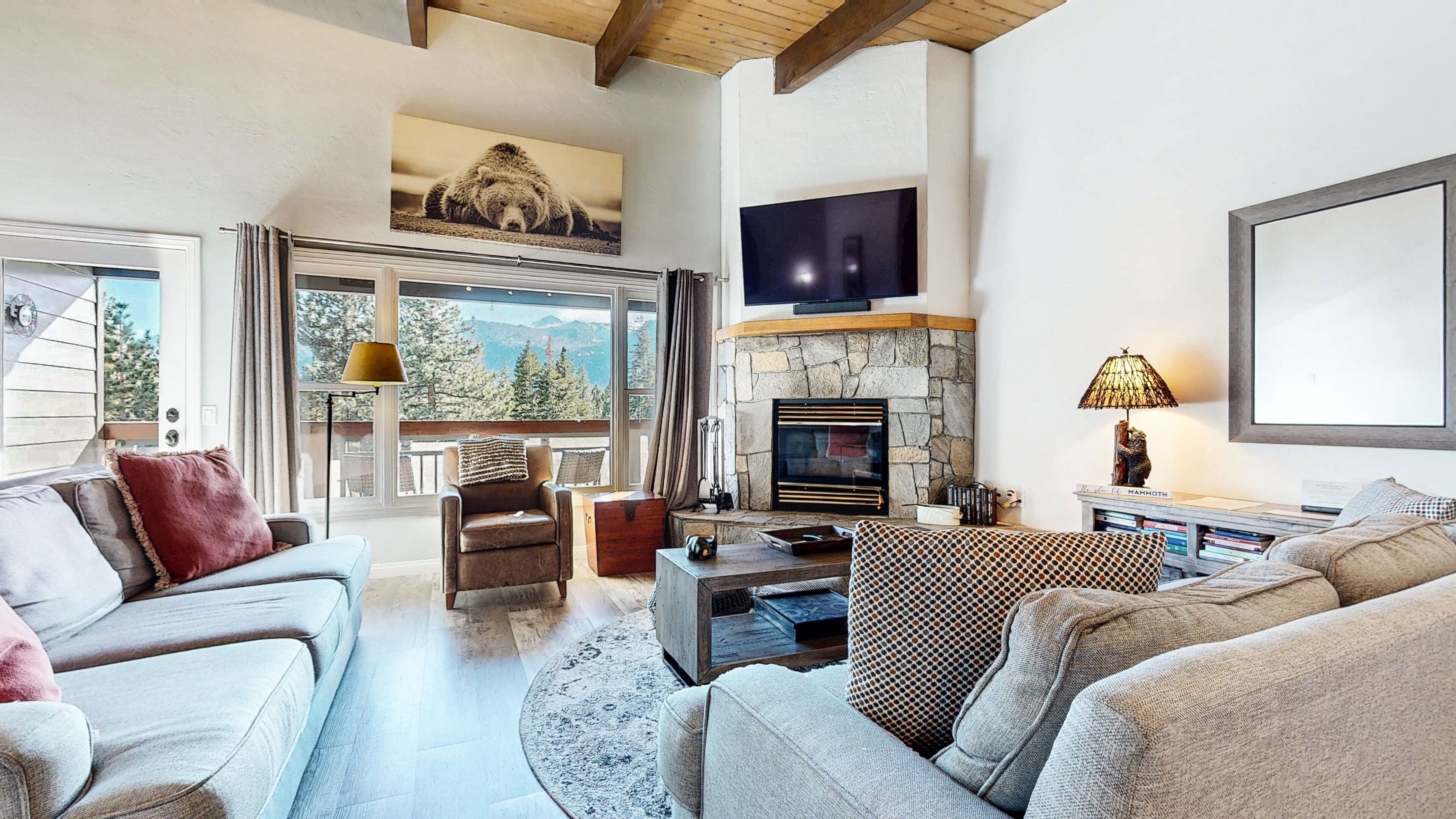 Apartamento em Condomínio Fechado, 3 quartos | Sala de estar | Smart TV, serviços de streaming 