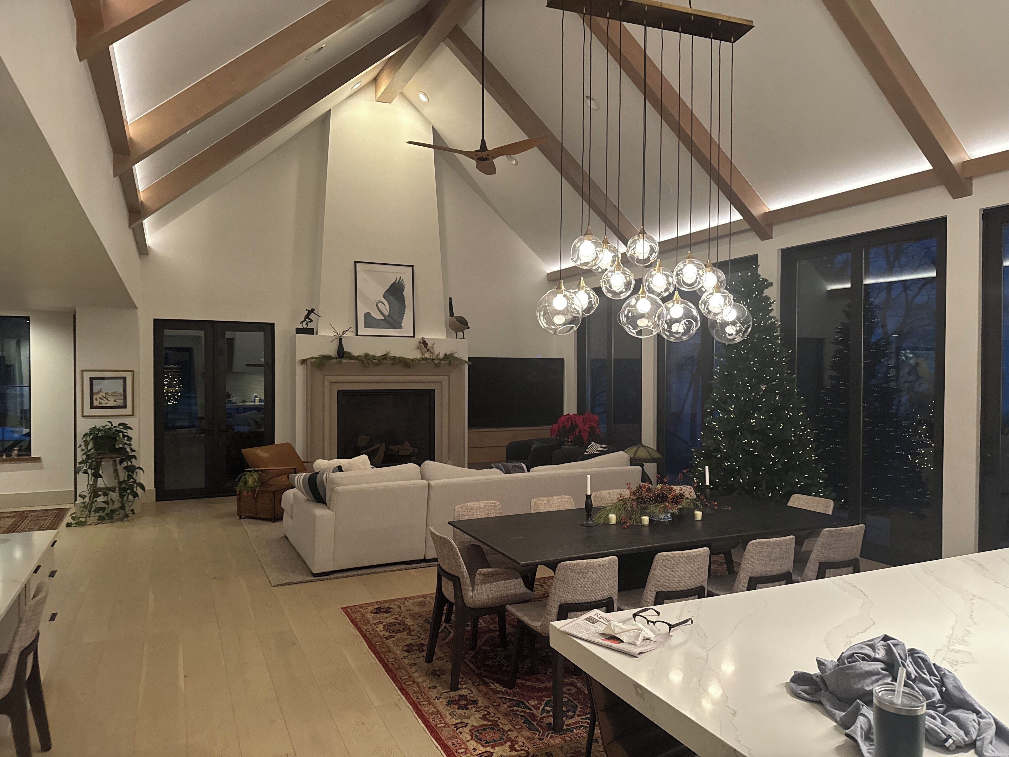 Spacious 6-bedroom Private Green Lake Lakefront Estate With Over 7,000 Sq Ft - Green Lake, WI