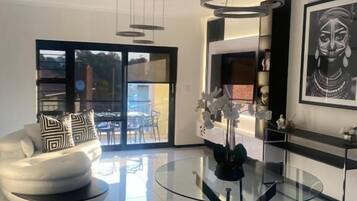 Apartamento, 2 quartos, fumadores, piscina privativa | Sala