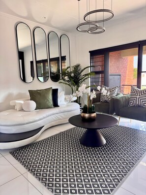 Apartamento, 2 quartos, fumadores, piscina privativa | Sala