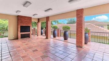 Apartamento, 2 quartos, fumadores, piscina privativa | Terraço/pátio interior