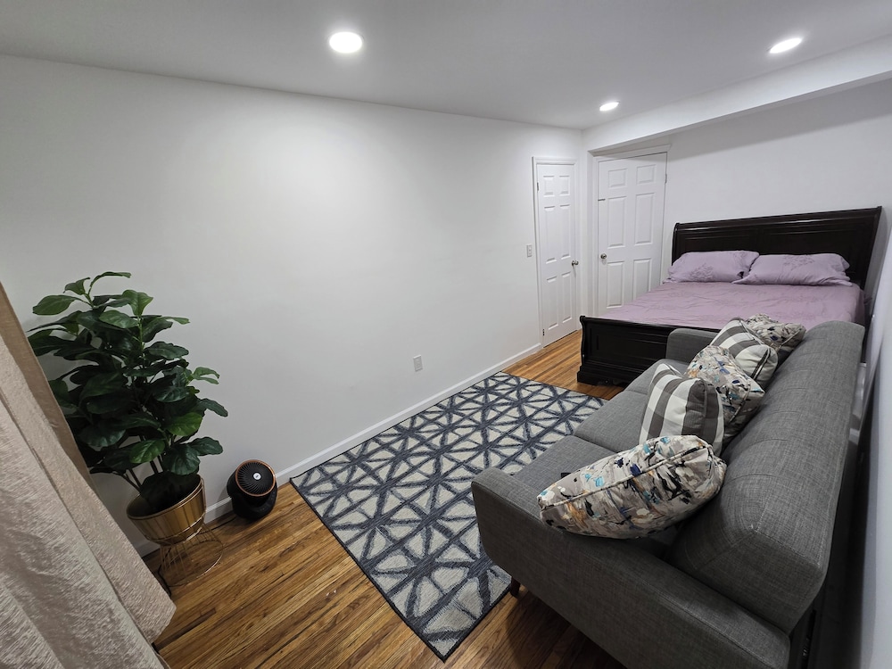 30 minutes to time square 4 minutes walk to empire city casino Reviews ...