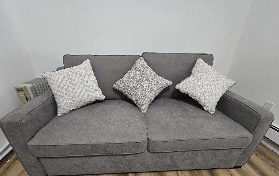 30 Minutes To Time Square\n4 Minutes Walk To Empire City Casino - Yonkers, NY