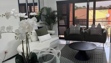 Apartamento, 2 quartos, fumadores, varanda | Sala