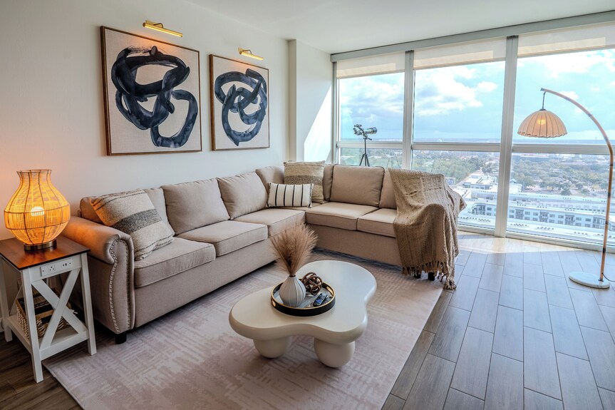 Skyline Serenity Downtown Fort Myers 1br Pool Gym & City Views - Fort Myers