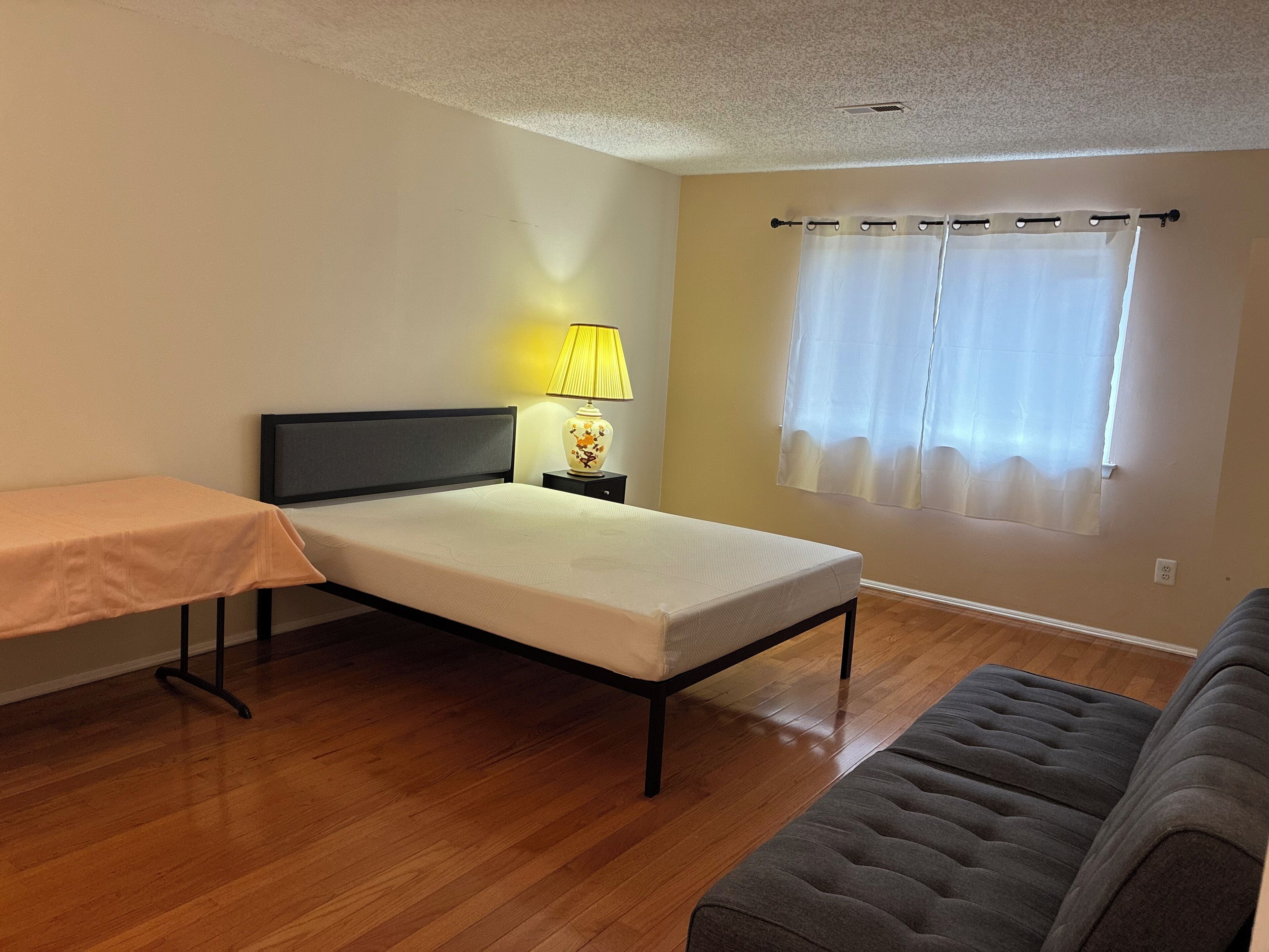 Newly Renovated Mbr/full Ba · Edison · Near Rutgers · Jfk Hospital · Nyc Train - Edison, NJ