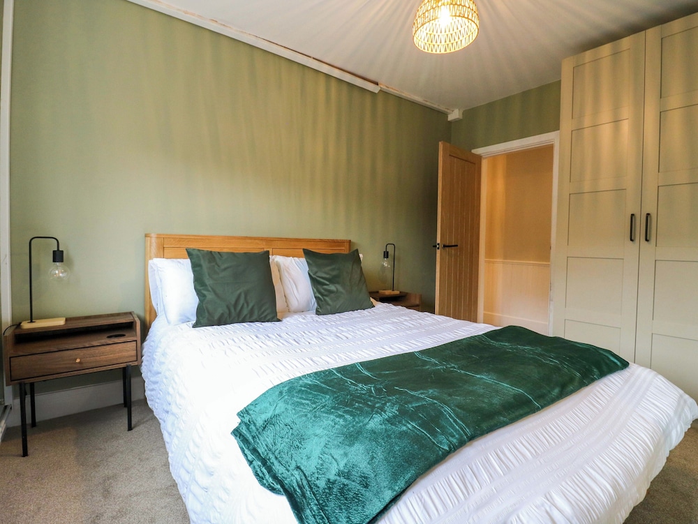 HIGH TIDE, pet friendly, country holiday cottage in Whitstable Reviews ...