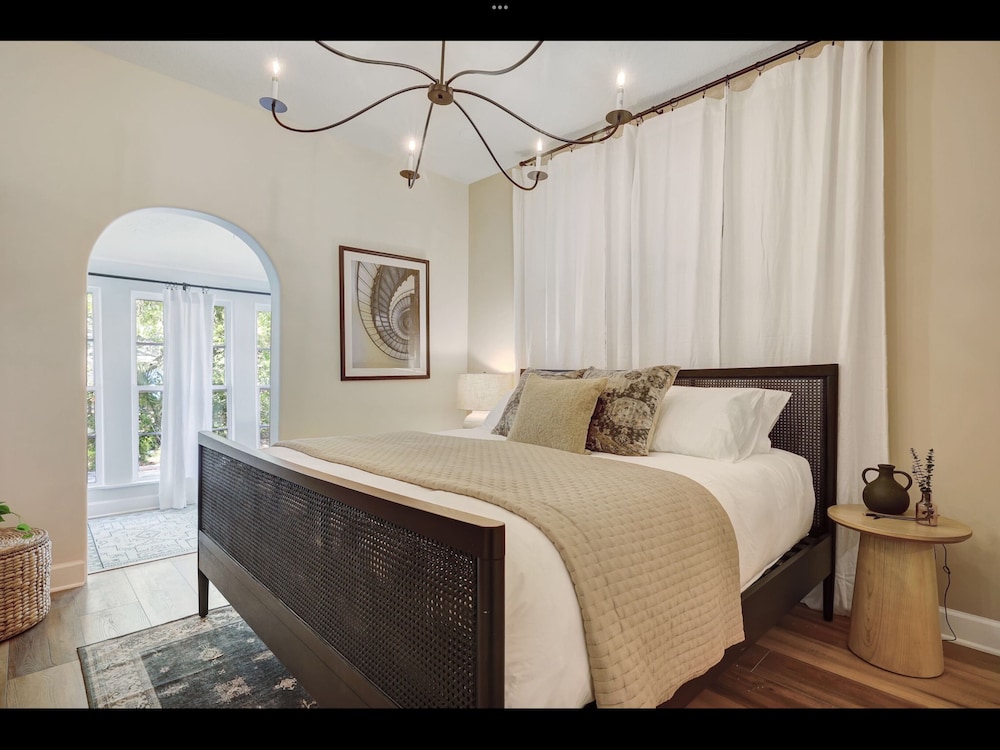 Historic St. Augustine Retreat with Court Yard Fire Pit, Bikes & Luxury ...