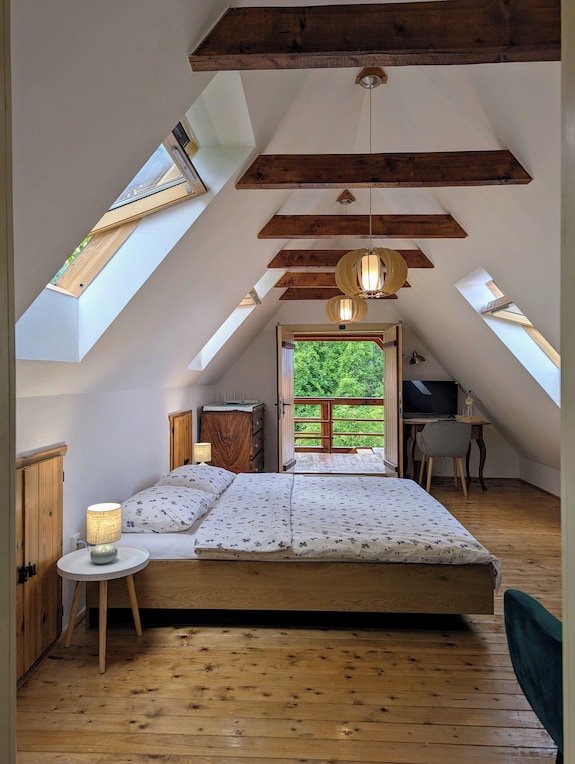 Rustic Village Cottage In Sought After Salt Region! - Corund