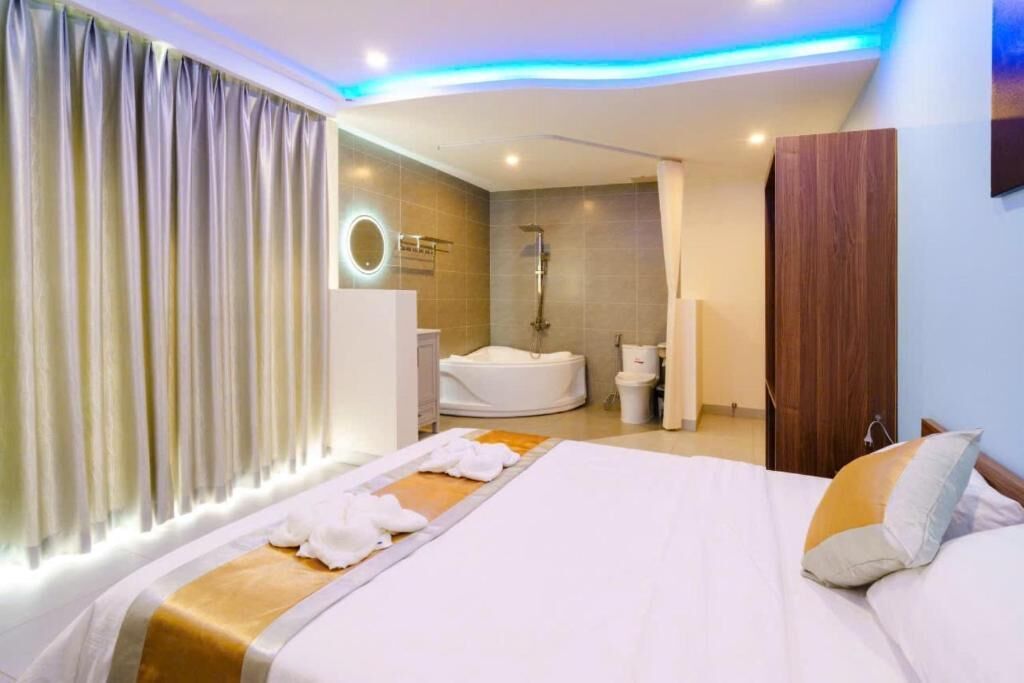 Quarto Duplo | Casa de banho | Um polibã, artigos de higiene pessoal grátis, um secador de cabelo 