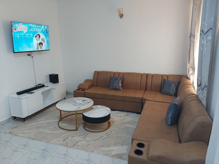 Lakeview Apartments - Luxurious Stay A Stone Throw From The City Centre. - Kisumu