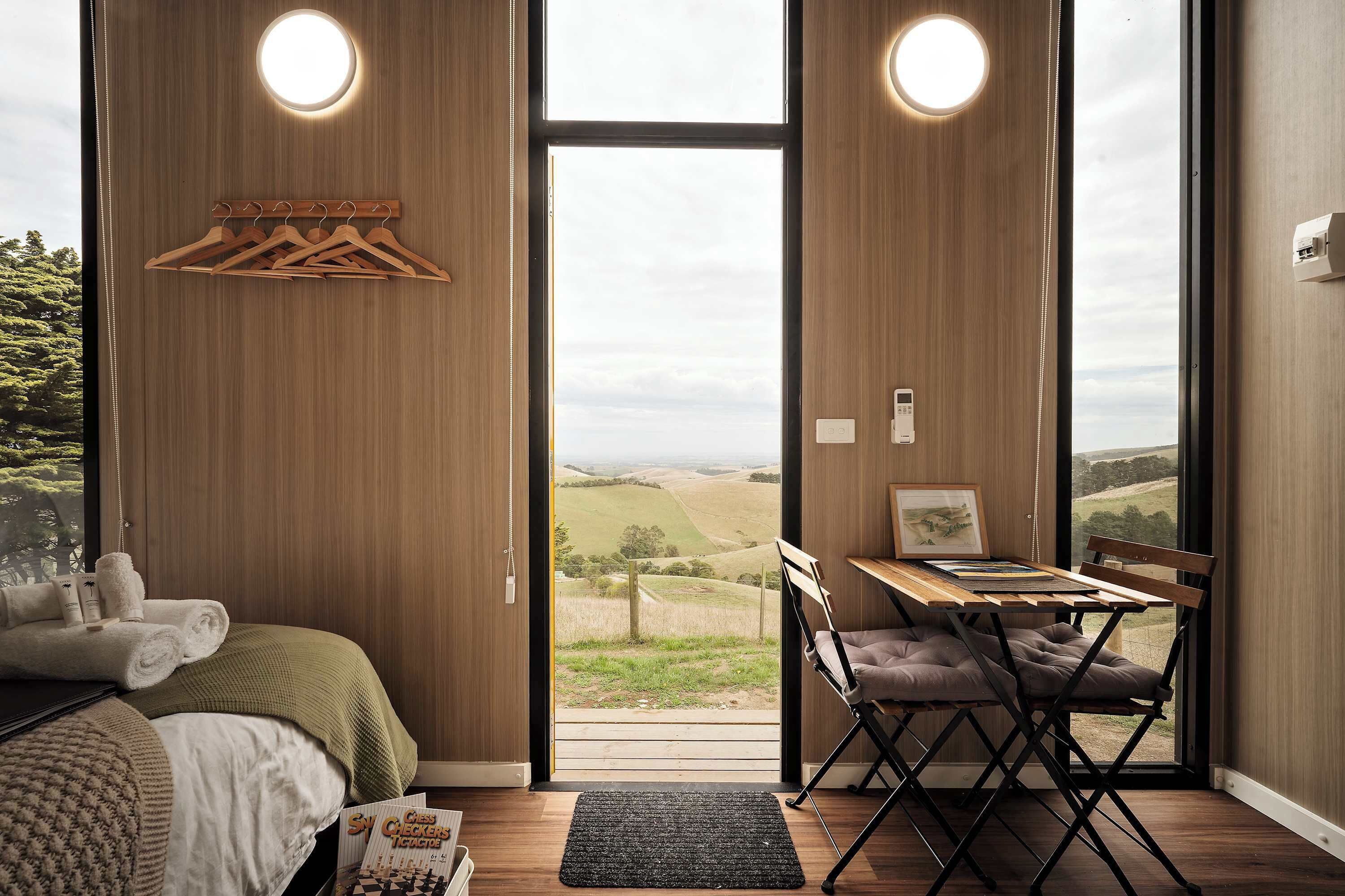 Sunset Hill  By Tiny Away - 福斯特