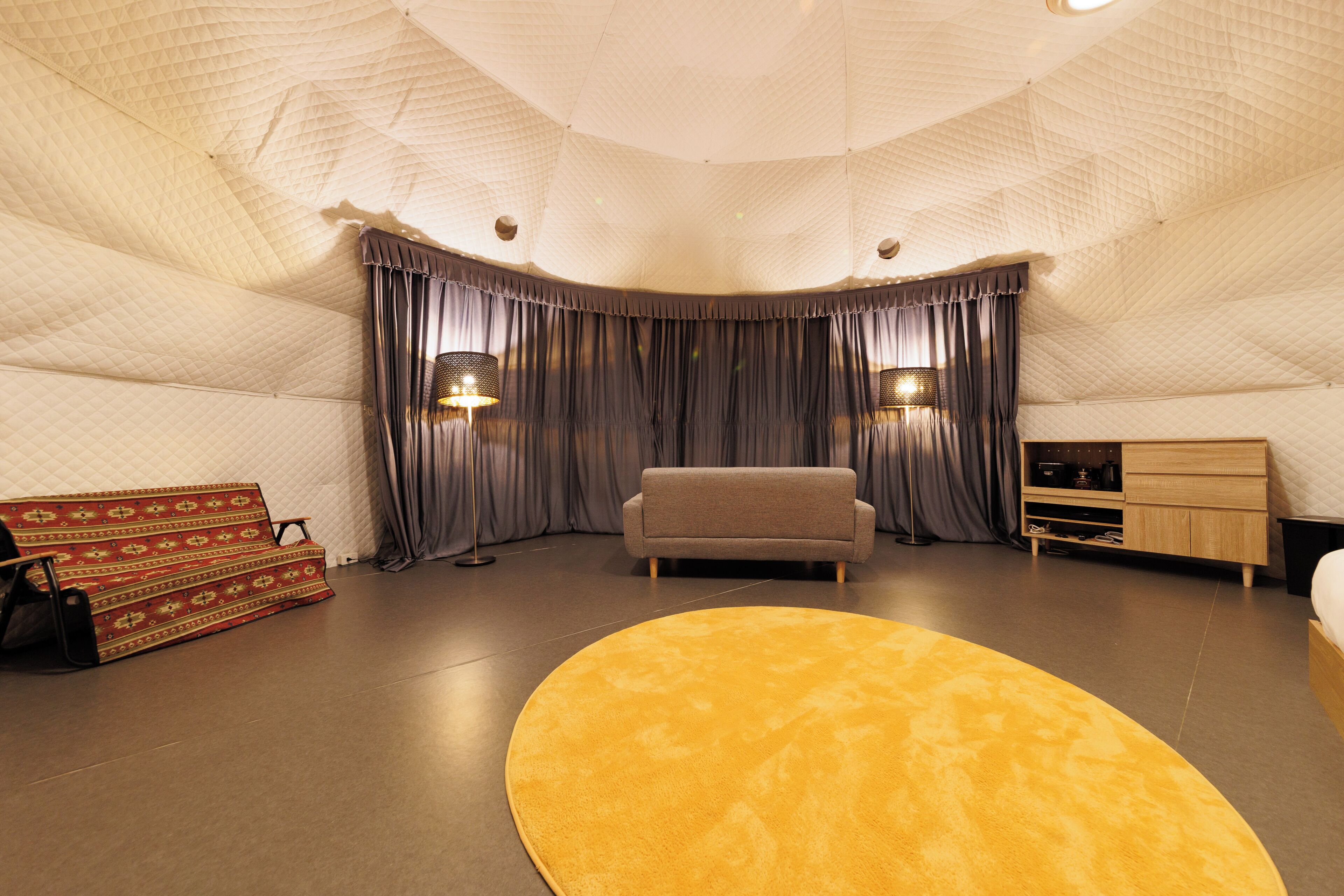 Tenda, vista para a montanha | Interior