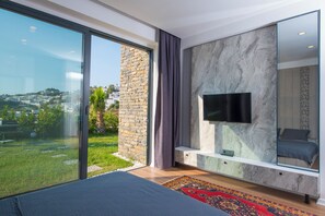 Villa, 4 quartos, não fumadores, vista para o mar | Secretária adequada para computadores portáteis, Wi-fi grátis 