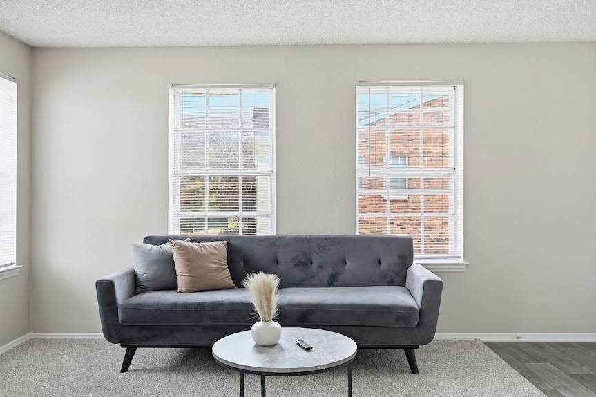 Comfortable Layout With Fireplace And Dining Area - Nashville, TN