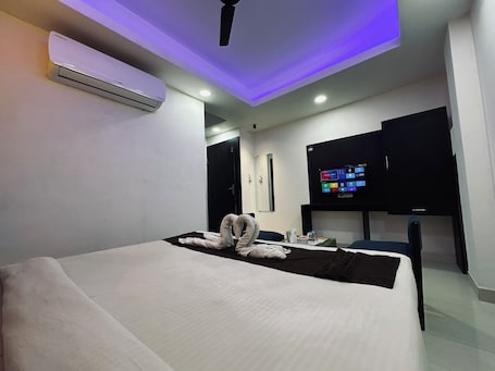 Quarto casal luxo | Wi-Fi de cortesia, roupa de cama. Kanha Gold