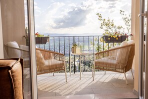 Apartamento (3 Bedrooms) | Sacada