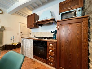 Geladeira, micro-ondas, fogão, lava-louças