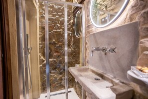 Apartamento (1 Bedroom) | Banheiro | Chuveiro, toalhas de banho