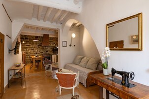 Apartamento (2 Bedrooms) | Opções para refeição no quarto