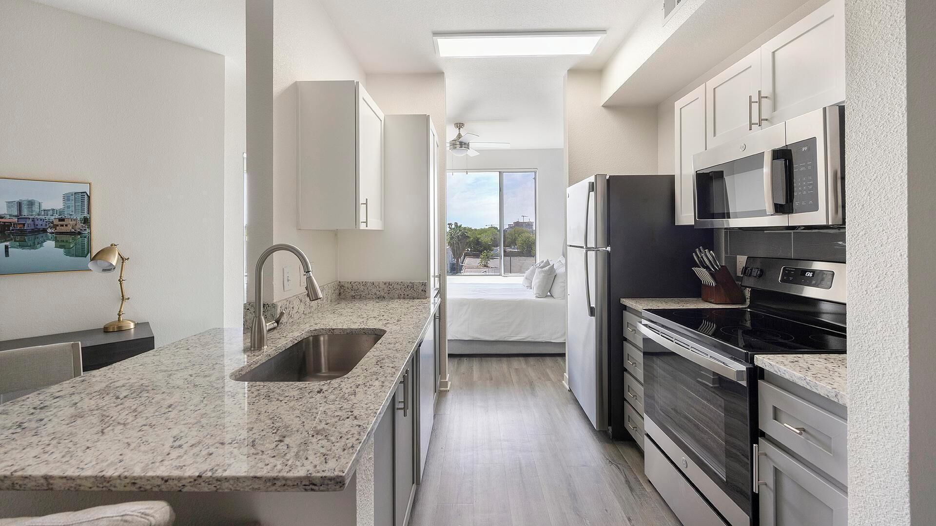 Estúdio (0 Bedroom) | Cozinha privada | Um frigorífico, uma cafeteira/bule 