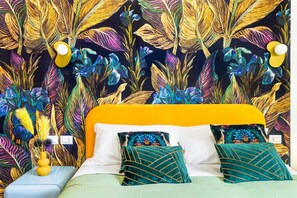 Quarto Duplo Design, 1 cama queen-size | Com decoração personalizada, com mobília individualizada 