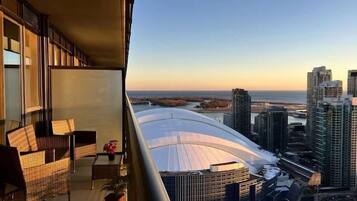 Apartamento Familiar em Condomínio Fechado, 2 quartos, não fumadores, vista parcial para o lago | Terraço/pátio interior