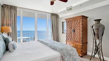 Condo executivo, 3 quartos, sacada, vista para a praia | Individualmente decorados, individualmente mobiliados