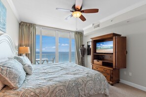 Condo executivo, 3 quartos, sacada, vista para a praia | Individualmente decorados, individualmente mobiliados