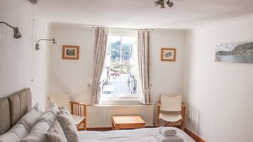 3 quartos, individualmente decorados, individualmente mobiliados