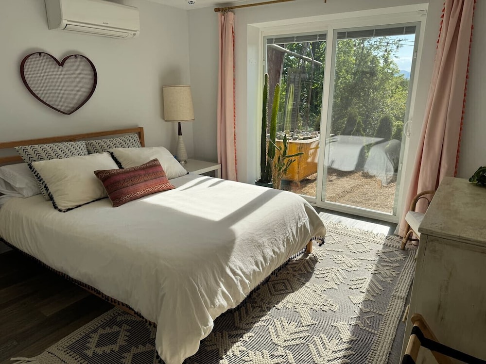 1 mile from downtown, patio w/ sunset view! Reviews, Deals & Photos ...