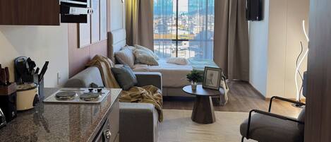 Apartamento luxo, 1 cama de casal, cozinha, vista para a cidade | Área de estar