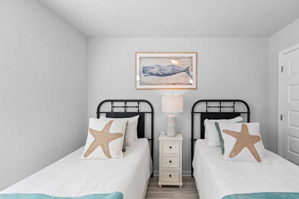 Brand New Townhome! 3 Mins to The Wharf | Garage + 3 Parking Spots ...