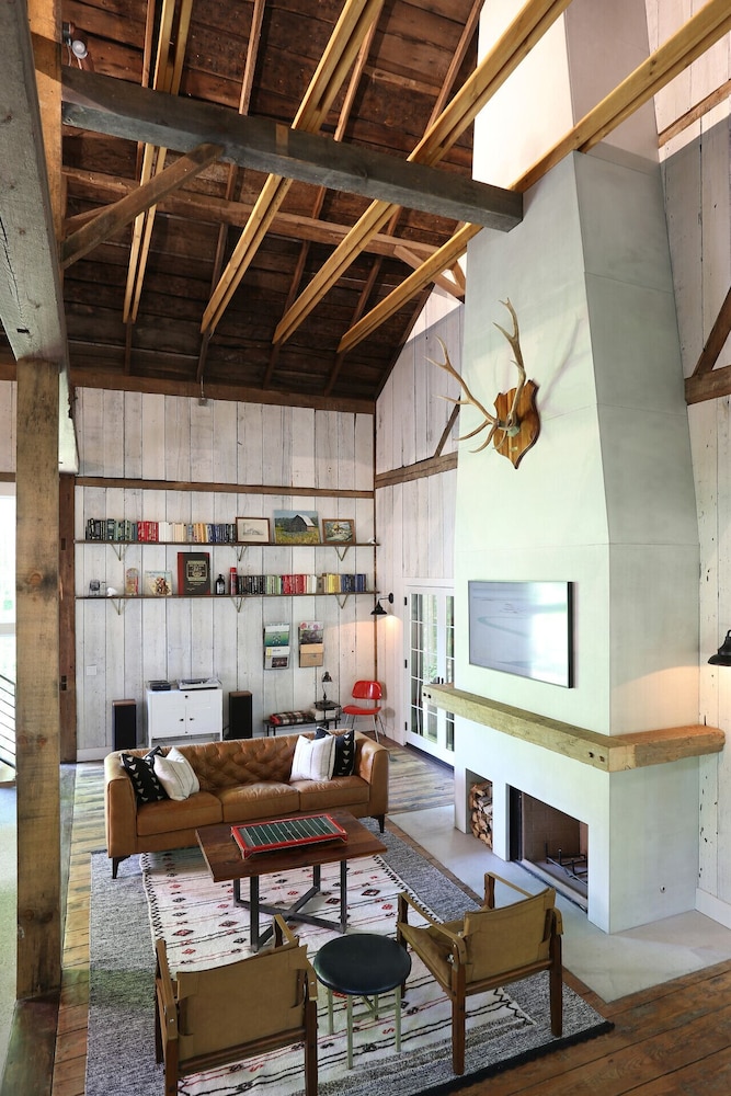 NEW Little White Barn w/ Hot Tub and Lake Michigan Sunsets - Allegan ...