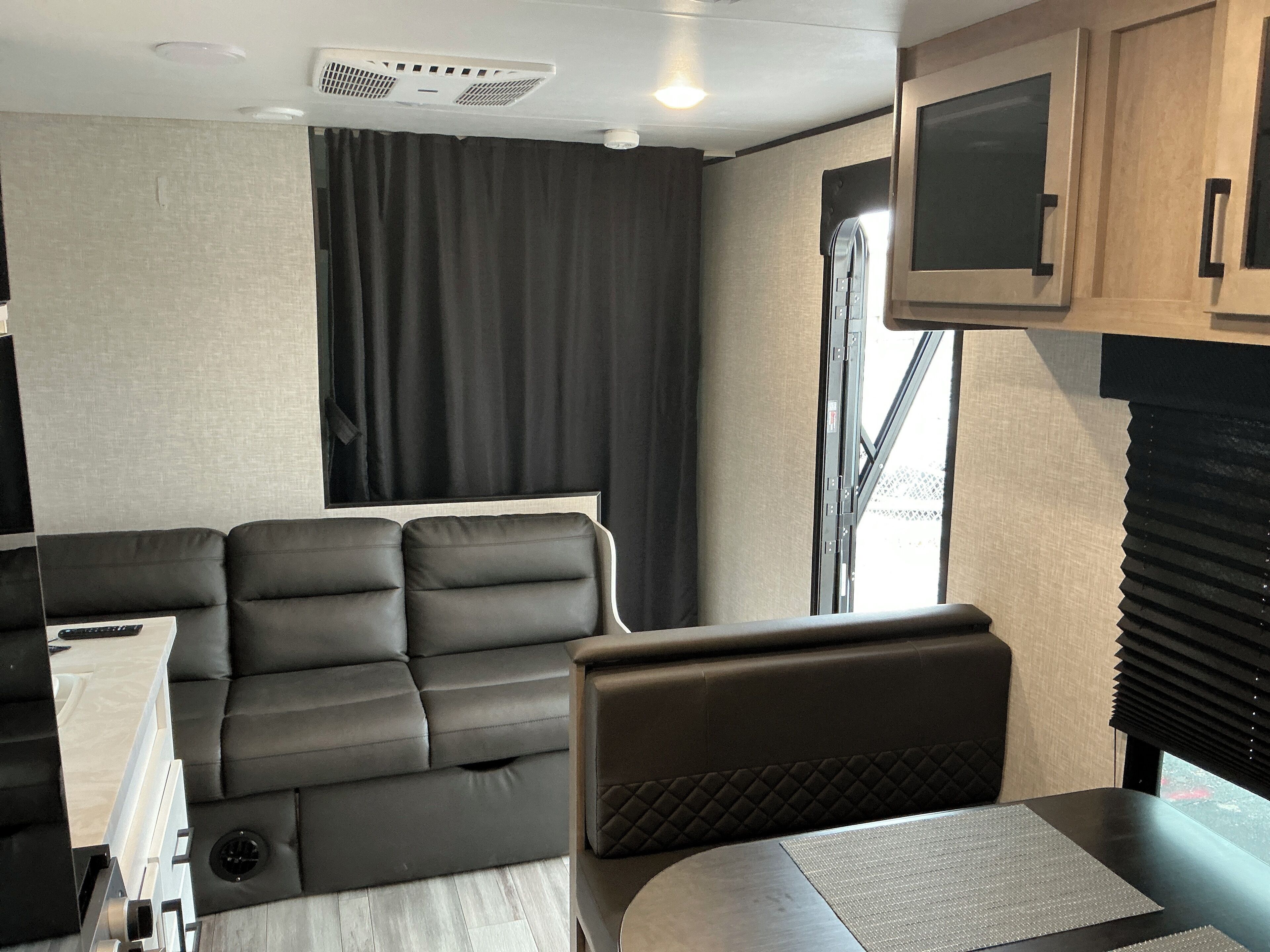 Marvelous 2-bedroom Recreational Vehicle With Ac Near Downtown Fort Walton Beach - Destin, FL