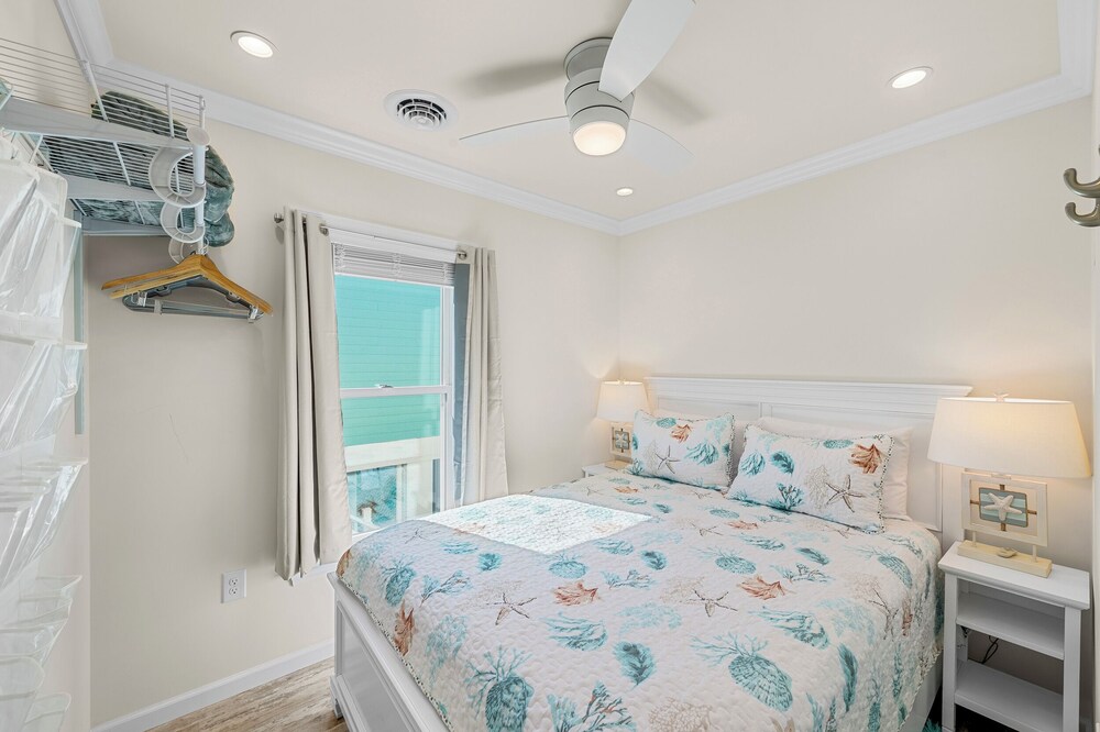 Water Front Sunset 1-Bedroom House fully furnished in perfect Jensen ...