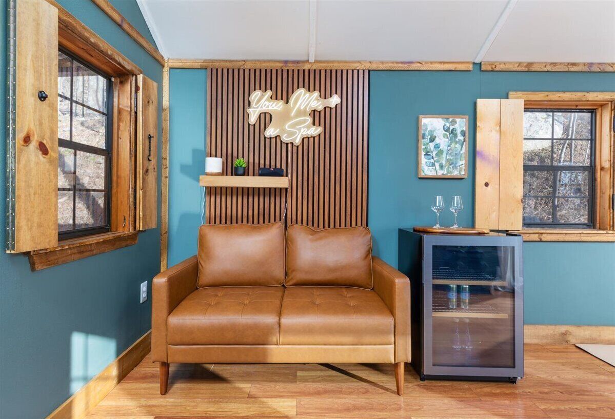 Private Couples Retreat, Hot Tub, Sauna & Views - West Virginia