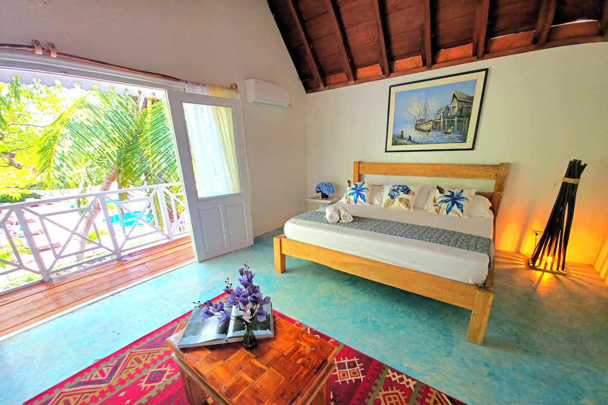 Quarto Superior, varanda, vista para a piscina | Wi-fi
