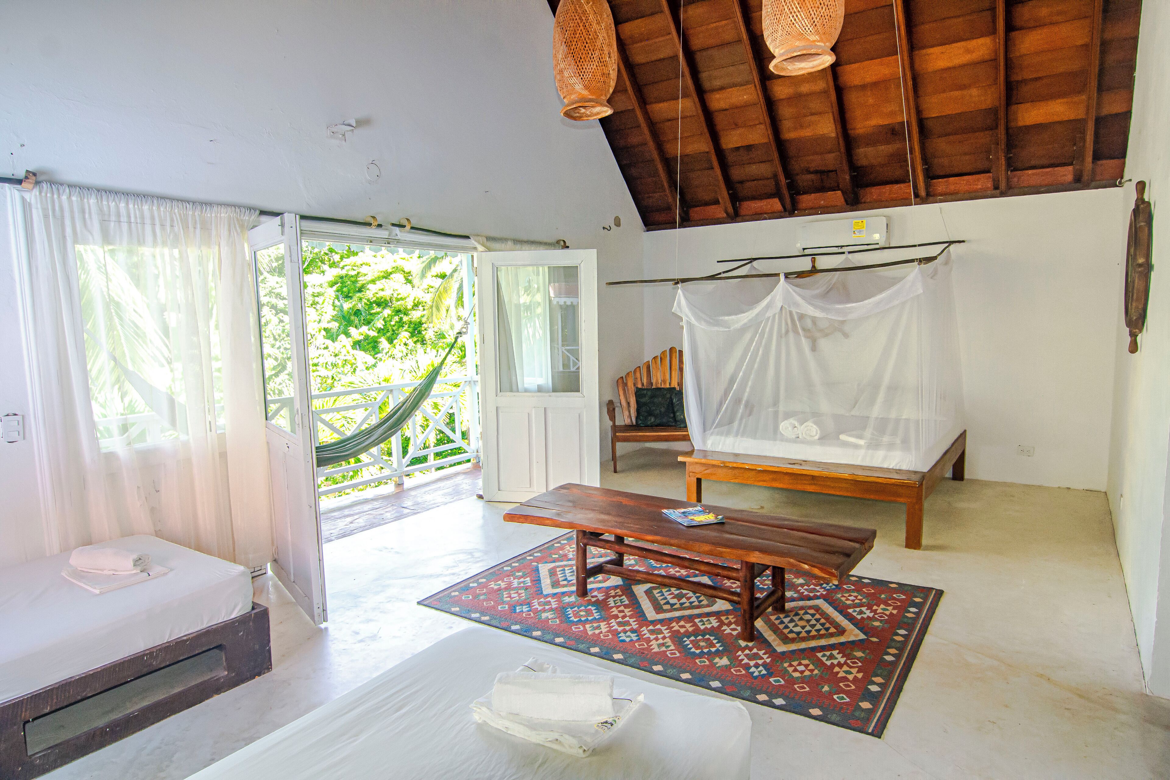 Quarto superior, sacada, vista para o jardim | Wi-Fi de cortesia