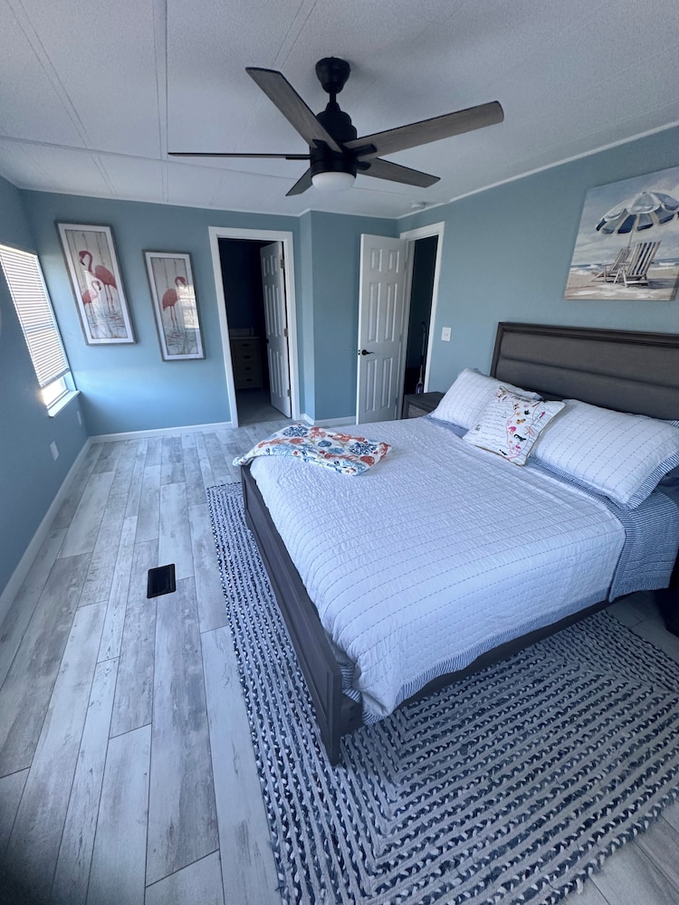 Fantastic 2-bedroom mobile home with AC in Fort Myers Beach - Lee ...