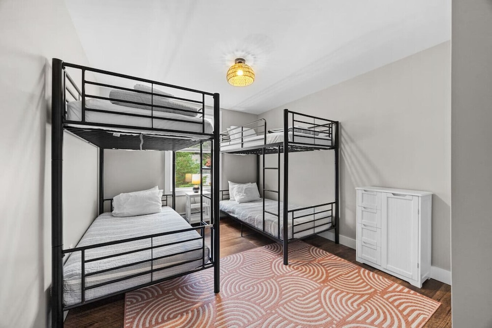2BR + Deck 0.5mi to Park Entrance! [Carriage Loft] - Seal Harbor | Vrbo