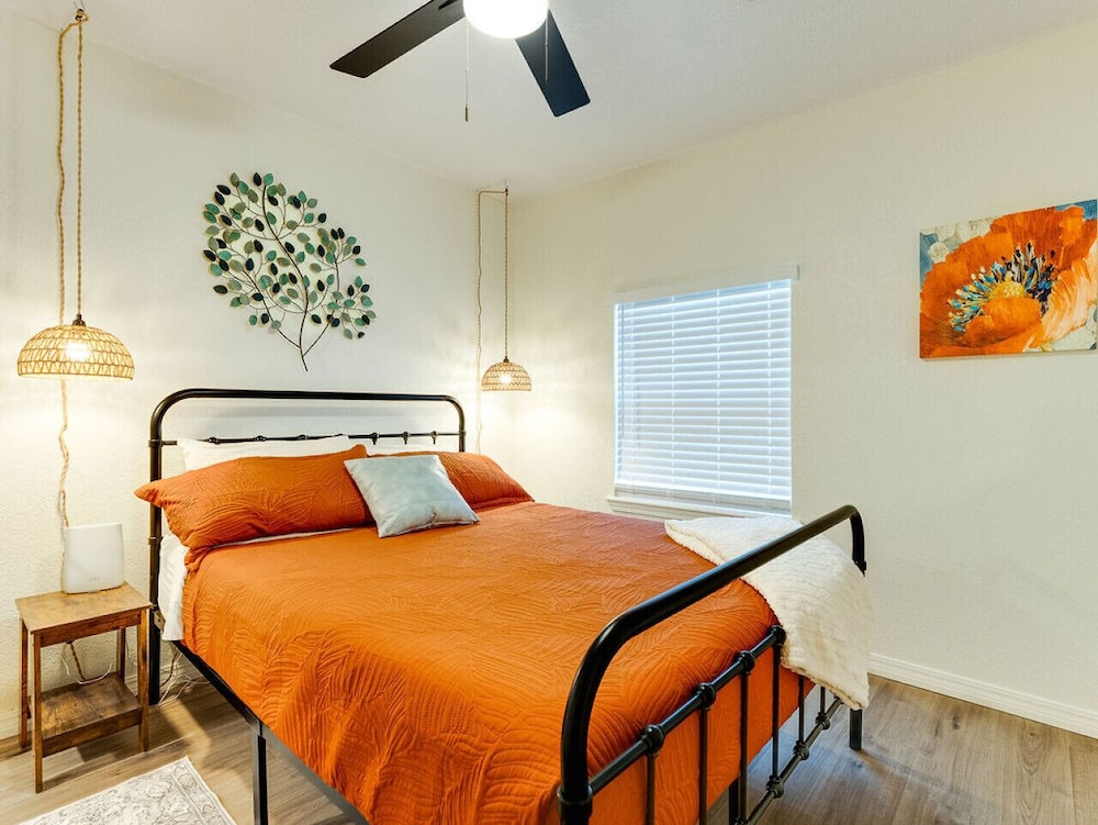 Green Door Cottage: Bienvenidos Contractors - Ada | Stayz