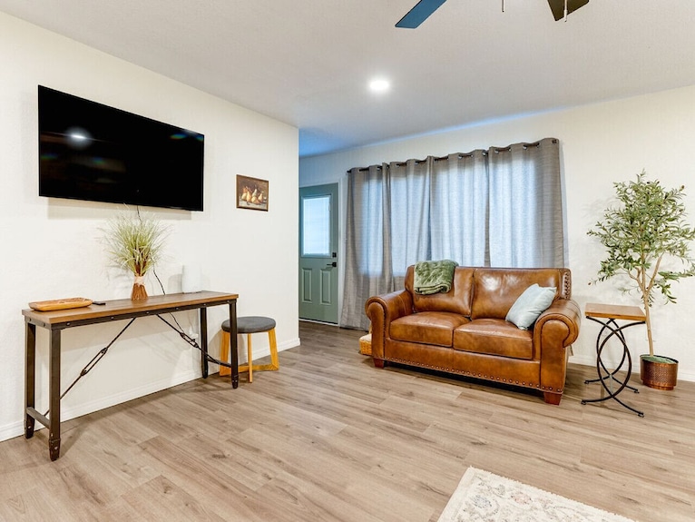 Green Door Cottage: Bienvenidos Contractors - Ada, OK