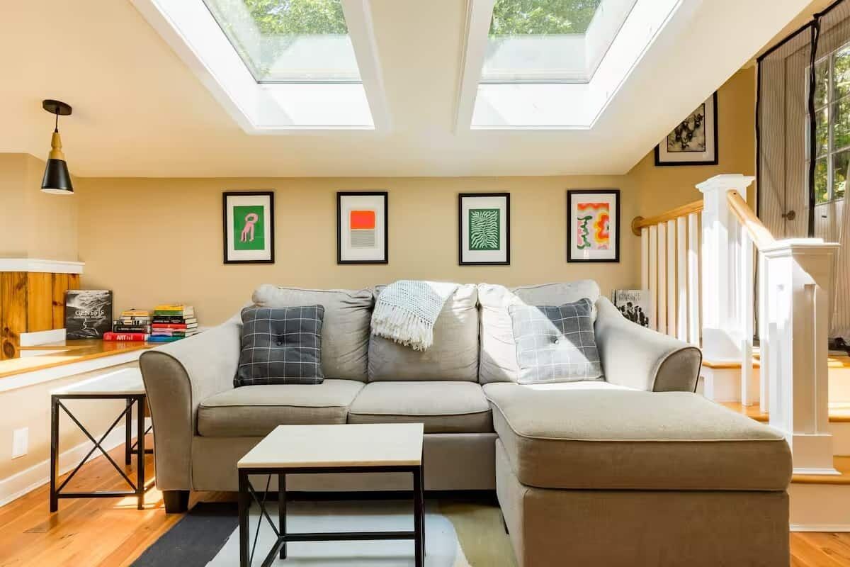 Cozy Kingston/woodstock Cottage W/ Outdoor Deck, Firepit, Jet Tub, Skylights - Kingston, NY