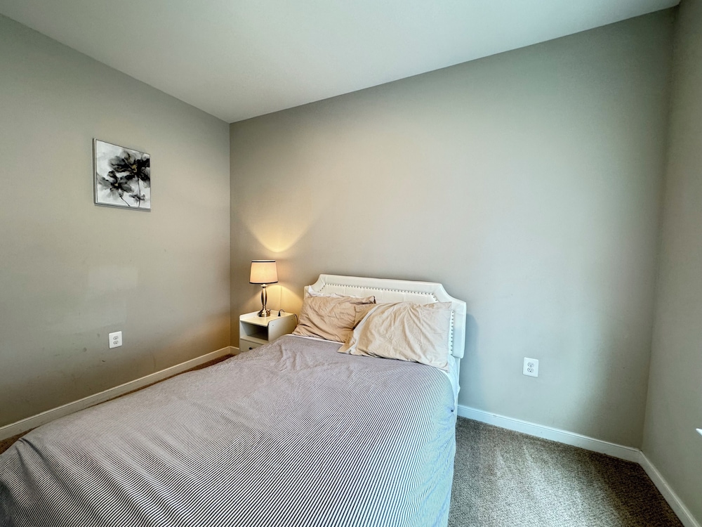 NICE Spacious 4-Bedroom House with Parking Reviews, Deals & Photos 2026 ...